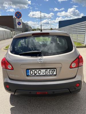 Black Nissan Qashqai 2008 in Kaunas, with an engine capacity of 2.00 L and mileage of 282 thousand km for 3100 €, photo 6 on AUTOMOTO.COM.LV