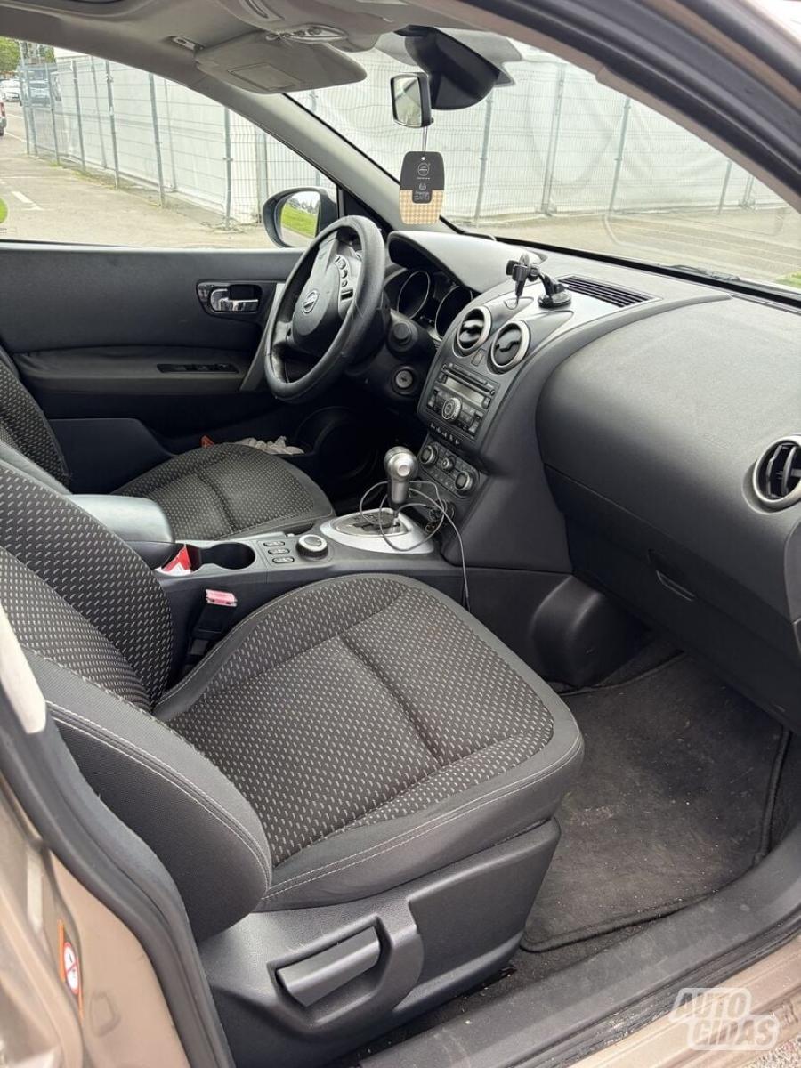 Black Nissan Qashqai 2008 in Kaunas, with an engine capacity of 2.00 L and mileage of 282 thousand km for 3100 €, photo 10 on AUTOMOTO.COM.LV