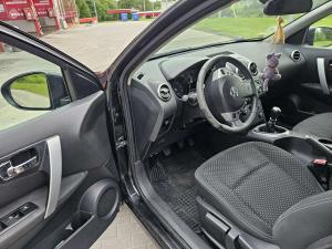 Melns Nissan Qashqai 2008 Alīta, ar dzinēja tilpumu 1.46 L un nobraukumu 290 tūkst. km par 2900 €, foto 11 vietnē AUTOMOTO.COM.LV