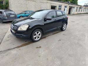 Melns Nissan Qashqai 2008 Panevēža, ar dzinēja tilpumu 1.46 L un nobraukumu 248 tūkst. km par 1600 €, foto  vietnē AUTOMOTO.COM.LV
