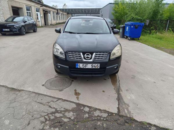 Black Nissan Qashqai 2008 in Panevezys, with an engine capacity of 1.46 L and mileage of 248 thousand km for 1600 €, photo 4 on AUTOMOTO.COM.LV