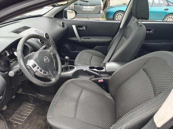Black Nissan Qashqai 2008 in Panevezys, with an engine capacity of 1.46 L and mileage of 248 thousand km for 1600 €, photo 6 on AUTOMOTO.COM.LV