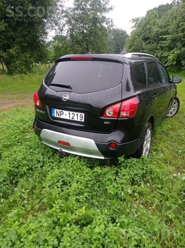 Melns Nissan Qashqai 2008 Rīga, ar dzinēja tilpumu 2.00 L un nobraukumu 278 tūkst. km par 3500 €, foto 4 vietnē AUTOMOTO.COM.LV