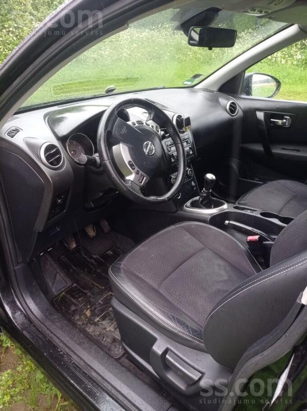 Melns Nissan Qashqai 2008 Rīga, ar dzinēja tilpumu 2.00 L un nobraukumu 278 tūkst. km par 3500 €, foto 5 vietnē AUTOMOTO.COM.LV