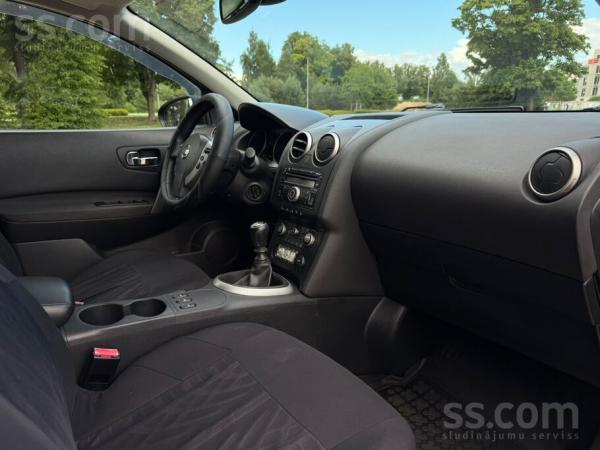 Melns Nissan Qashqai 2008 Rīga, ar dzinēja tilpumu 2.00 L un nobraukumu 0 tūkst. km par 2590 €, foto 10 vietnē AUTOMOTO.COM.LV