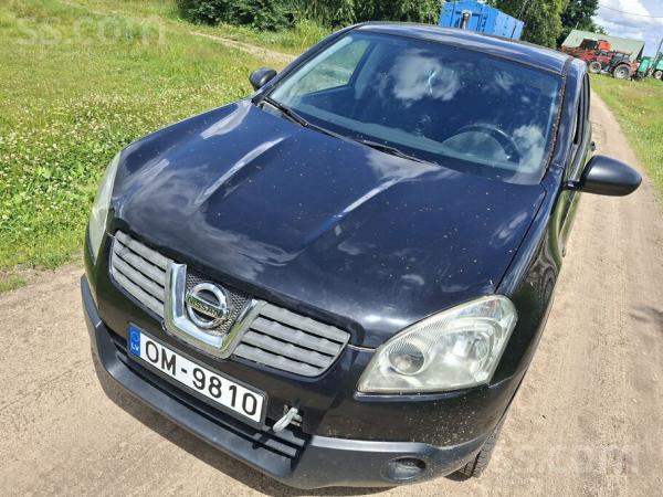 Black Nissan Qashqai 2008 in Balvi, with an engine capacity of 1.50 L and mileage of 340 thousand km for 1250 €, photo 1 on AUTOMOTO.COM.LV