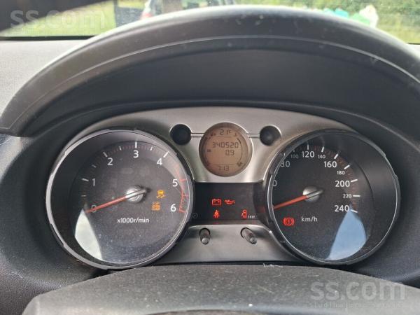 Black Nissan Qashqai 2008 in Balvi, with an engine capacity of 1.50 L and mileage of 340 thousand km for 1250 €, photo 6 on AUTOMOTO.COM.LV