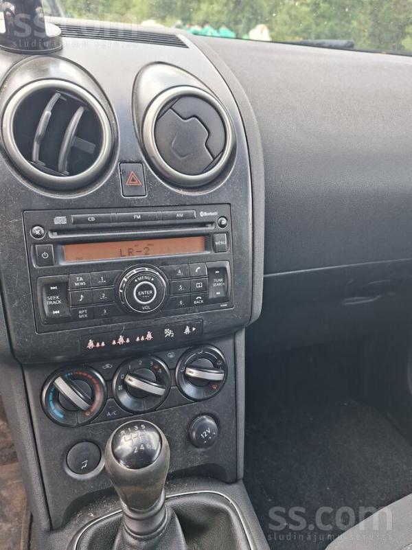 Black Nissan Qashqai 2008 in Balvi, with an engine capacity of 1.50 L and mileage of 340 thousand km for 1250 €, photo 7 on AUTOMOTO.COM.LV