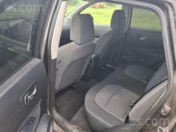 Black Nissan Qashqai 2008 in Balvi, with an engine capacity of 1.50 L and mileage of 340 thousand km for 1250 €, photo 9 on AUTOMOTO.COM.LV