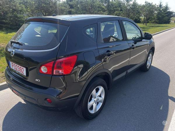 Black Nissan Qashqai 2008 in Vilkaviskis, with an engine capacity of 2.00 L and mileage of 194 thousand km for 3399 €, photo 4 on AUTOMOTO.COM.LV