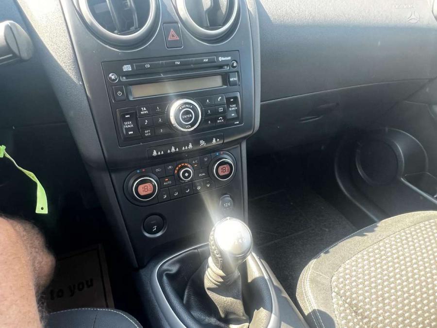 Melns Nissan Qashqai 2008 Vilkaviškis, ar dzinēja tilpumu 2.00 L un nobraukumu 194 tūkst. km par 3399 €, foto 12 vietnē AUTOMOTO.COM.LV