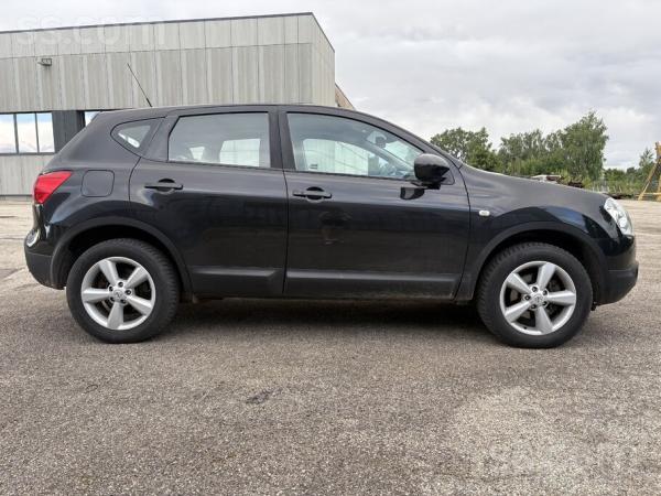 Melns Nissan Qashqai 2008 Cēsis, ar dzinēja tilpumu 1.50 L un nobraukumu 285 tūkst. km par 3650 €, foto 3 vietnē AUTOMOTO.COM.LV