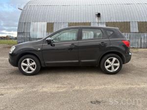 Melns Nissan Qashqai 2008 Cēsis, ar dzinēja tilpumu 1.50 L un nobraukumu 285 tūkst. km par 3650 €, foto 8 vietnē AUTOMOTO.COM.LV