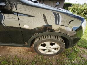 Black Nissan Qashqai 2008 in Valmiera, with an engine capacity of 1.50 L and mileage of 369 thousand km for 2400 €, photo 8 on AUTOMOTO.COM.LV