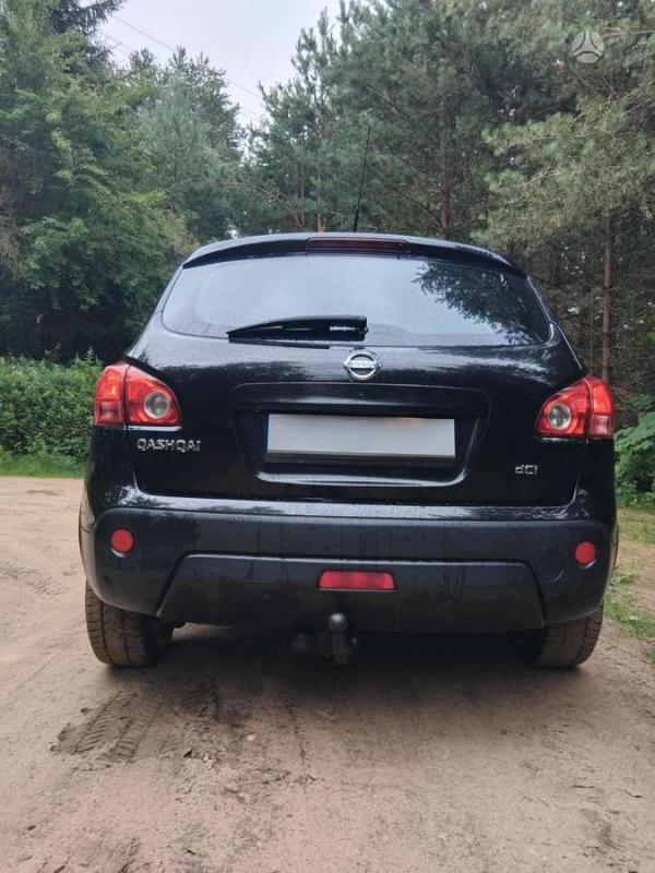 Black Nissan Qashqai 2008 in Vilnius, with an engine capacity of 1.50 L and mileage of 248 thousand km for 3600 €, photo 2 on AUTOMOTO.COM.LV