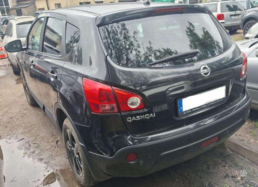 Black Nissan Qashqai 2008 in Vilnius, with an engine capacity of 2.00 L and mileage of 186 thousand km for 2000 €, photo 3 on AUTOMOTO.COM.LV