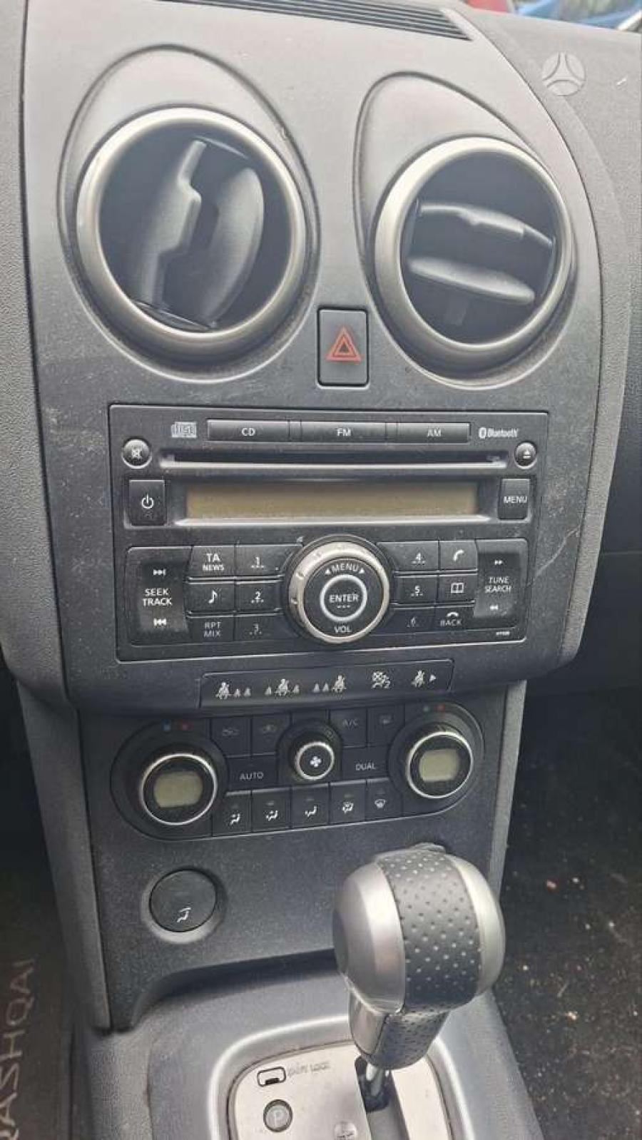 Black Nissan Qashqai 2008 in Vilnius, with an engine capacity of 2.00 L and mileage of 186 thousand km for 2000 €, photo 8 on AUTOMOTO.COM.LV