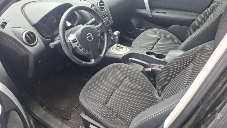 Black Nissan Qashqai 2008 in Vilnius, with an engine capacity of 2.00 L and mileage of 186 thousand km for 2000 €, photo 9 on AUTOMOTO.COM.LV