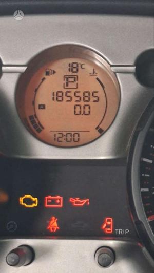 Black Nissan Qashqai 2008 in Vilnius, with an engine capacity of 2.00 L and mileage of 186 thousand km for 2000 €, photo 11 on AUTOMOTO.COM.LV