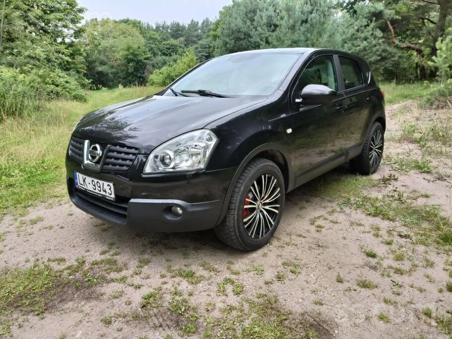 Black Nissan Qashqai 2008 in Riga, with an engine capacity of 2.00 L and mileage of 303 thousand km for 3500 €, photo 1 on AUTOMOTO.COM.LV