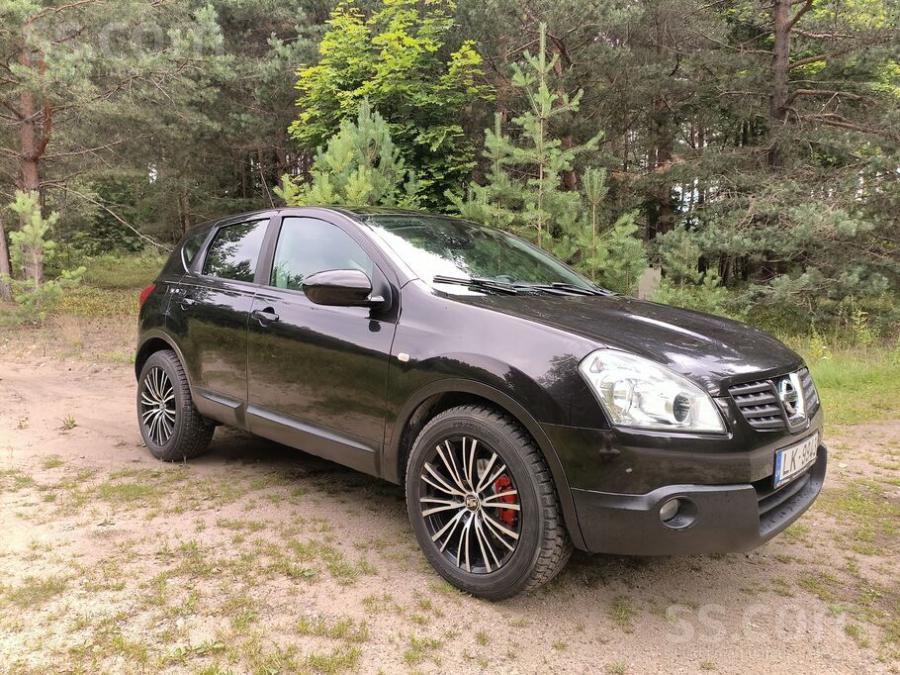 Black Nissan Qashqai 2008 in Riga, with an engine capacity of 2.00 L and mileage of 303 thousand km for 3500 €, photo 3 on AUTOMOTO.COM.LV