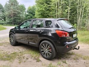 Black Nissan Qashqai 2008 in Riga, with an engine capacity of 2.00 L and mileage of 303 thousand km for 3500 €, photo 4 on AUTOMOTO.COM.LV