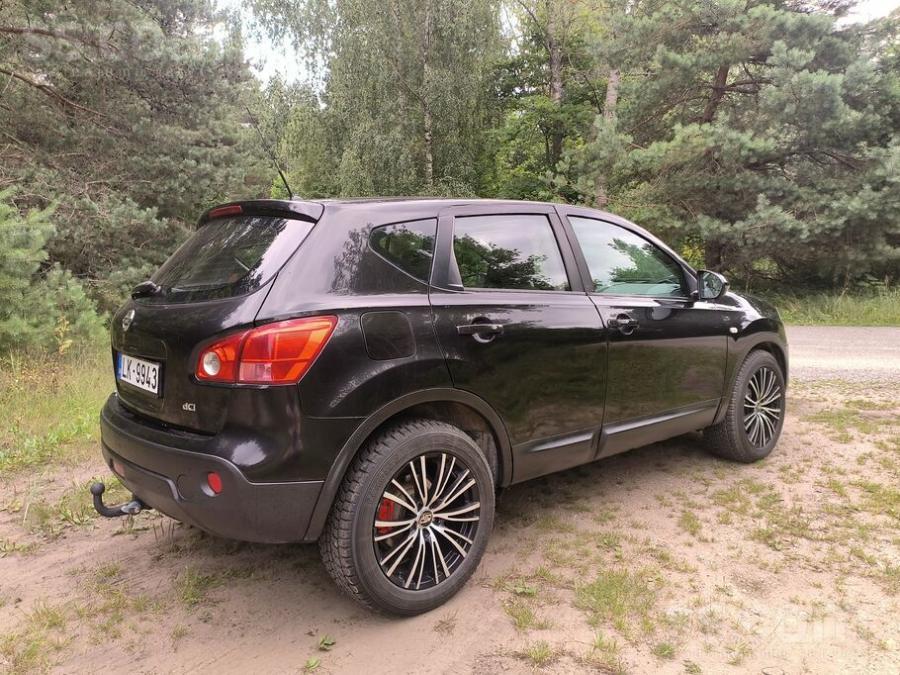 Black Nissan Qashqai 2008 in Riga, with an engine capacity of 2.00 L and mileage of 303 thousand km for 3500 €, photo 5 on AUTOMOTO.COM.LV