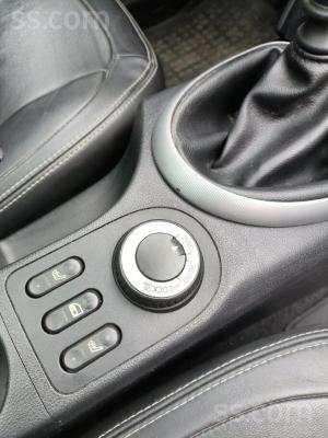 Black Nissan Qashqai 2008 in Riga, with an engine capacity of 2.00 L and mileage of 303 thousand km for 3500 €, photo 8 on AUTOMOTO.COM.LV