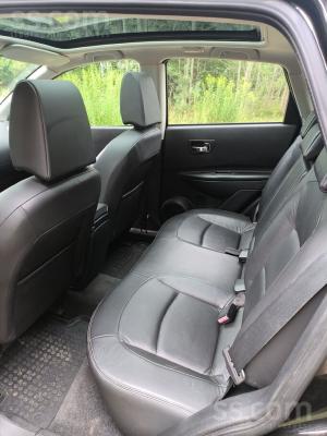 Black Nissan Qashqai 2008 in Riga, with an engine capacity of 2.00 L and mileage of 303 thousand km for 3500 €, photo 9 on AUTOMOTO.COM.LV