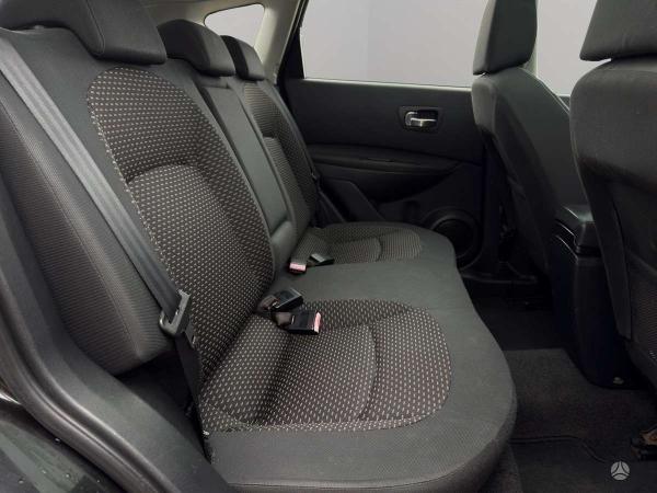 Black Nissan Qashqai 2008 in Kaunas, with an engine capacity of 1.50 L and mileage of 326 thousand km for 3999 €, photo 7 on AUTOMOTO.COM.LV
