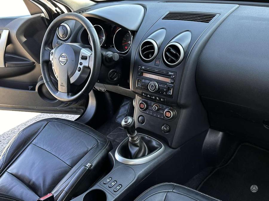Melns Nissan Qashqai 2008 Jonava, ar dzinēja tilpumu 1.46 L un nobraukumu 280 tūkst. km par 3499 €, foto 27 vietnē AUTOMOTO.COM.LV