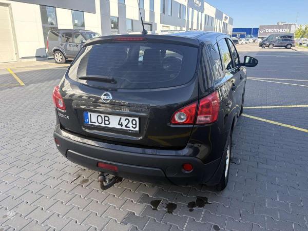 Black Nissan Qashqai 2008 in Vilnius, with an engine capacity of 1.60 L and mileage of 264 thousand km for 2000 €, photo 5 on AUTOMOTO.COM.LV