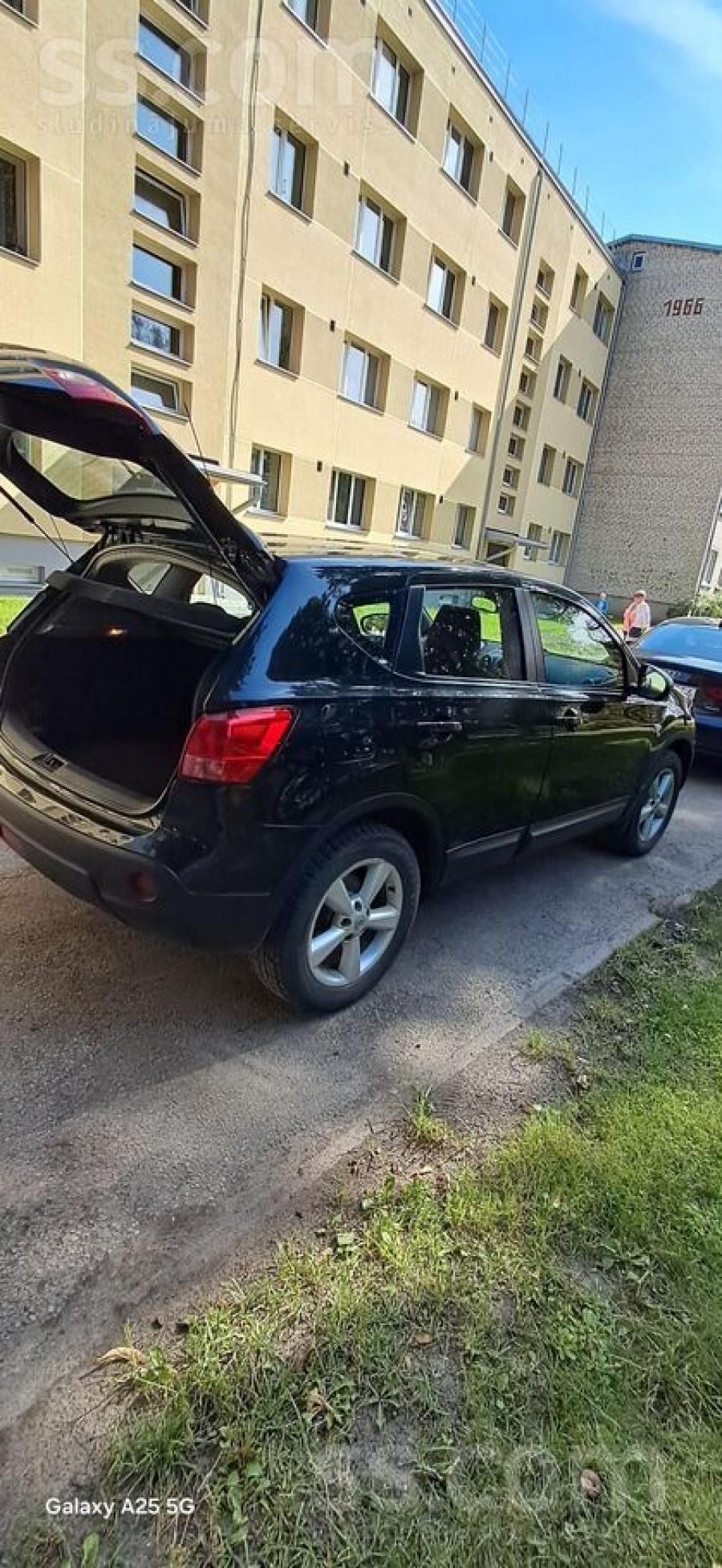 Melns Nissan Qashqai 2008 Rīga, ar dzinēja tilpumu 2.00 L un nobraukumu 270 tūkst. km par 3500 €, foto 4 vietnē AUTOMOTO.COM.LV