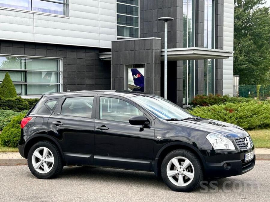 Black Nissan Qashqai 2008 in Riga, with an engine capacity of 2.00 L and mileage of 275 thousand km for 2990 €, photo 4 on AUTOMOTO.COM.LV