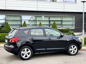 Black Nissan Qashqai 2008 in Riga, with an engine capacity of 2.00 L and mileage of 275 thousand km for 2990 €, photo 5 on AUTOMOTO.COM.LV