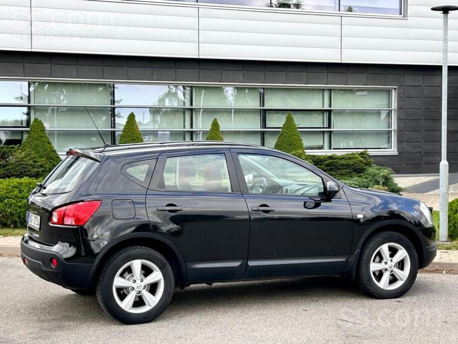 Black Nissan Qashqai 2008 in Riga, with an engine capacity of 2.00 L and mileage of 275 thousand km for 2990 €, photo 5 on AUTOMOTO.COM.LV
