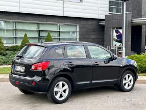 Black Nissan Qashqai 2008 in Riga, with an engine capacity of 2.00 L and mileage of 275 thousand km for 2990 €, photo 6 on AUTOMOTO.COM.LV
