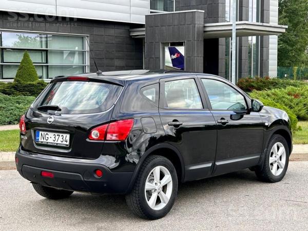 Black Nissan Qashqai 2008 in Riga, with an engine capacity of 2.00 L and mileage of 275 thousand km for 2990 €, photo 6 on AUTOMOTO.COM.LV