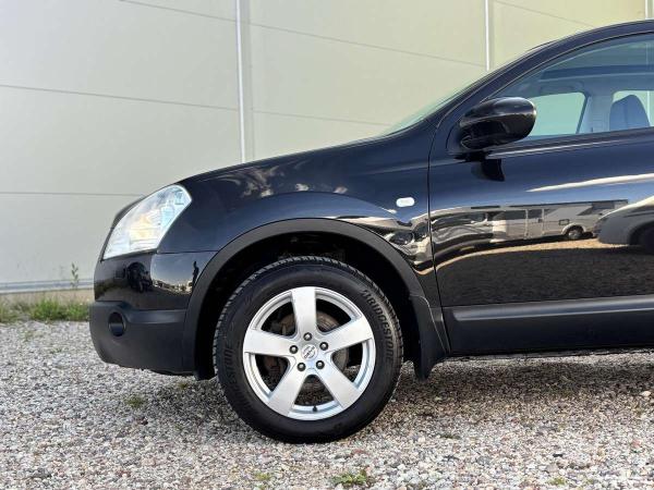 Black Nissan Qashqai 2008 in Vilnius, with an engine capacity of 2.00 L and mileage of 267 thousand km for 3680 €, photo 2 on AUTOMOTO.COM.LV
