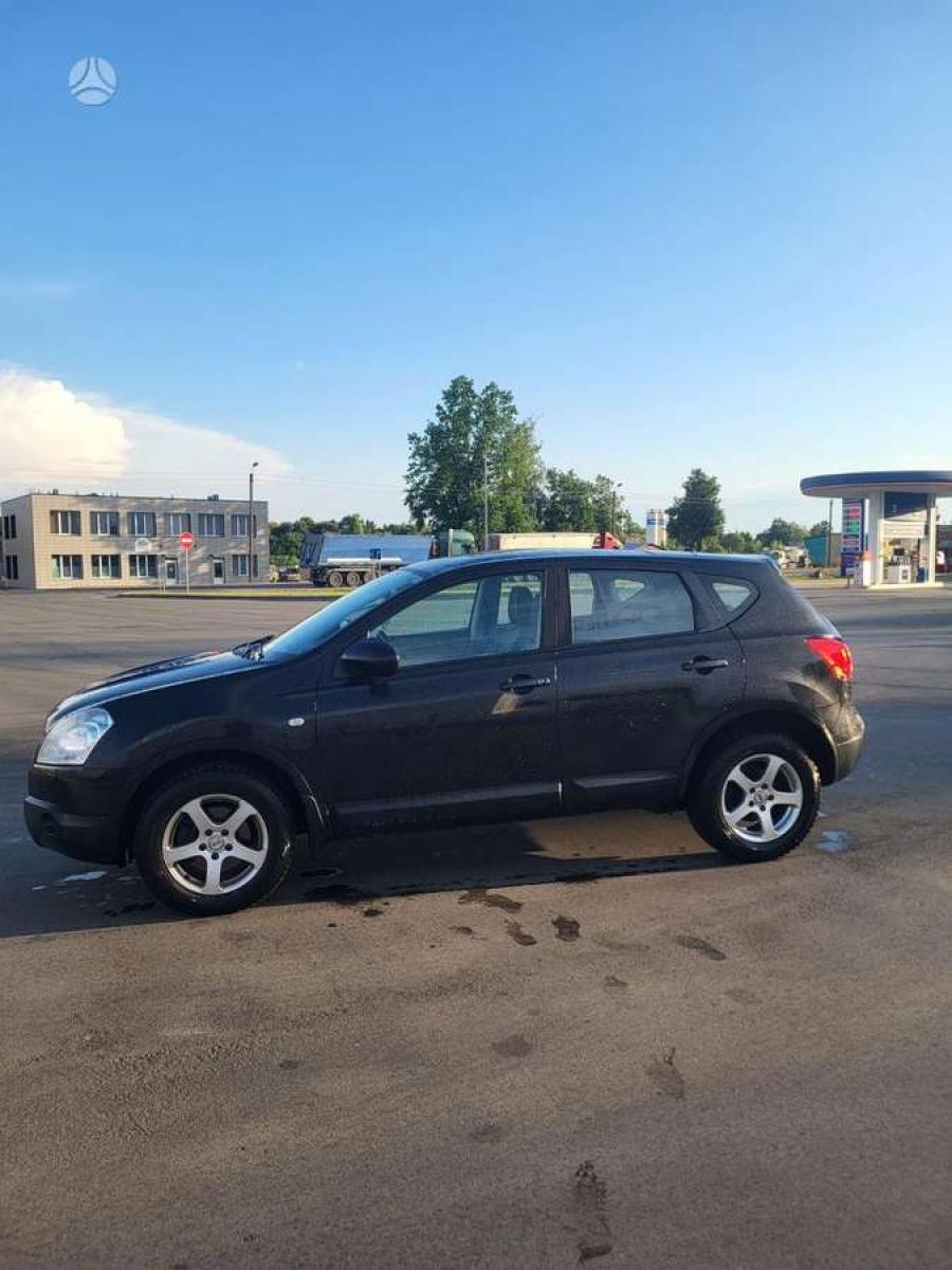 Black Nissan Qashqai 2008 in Pasvalys, with an engine capacity of 2.00 L and mileage of 274 thousand km for 2400 €, photo 1 on AUTOMOTO.COM.LV