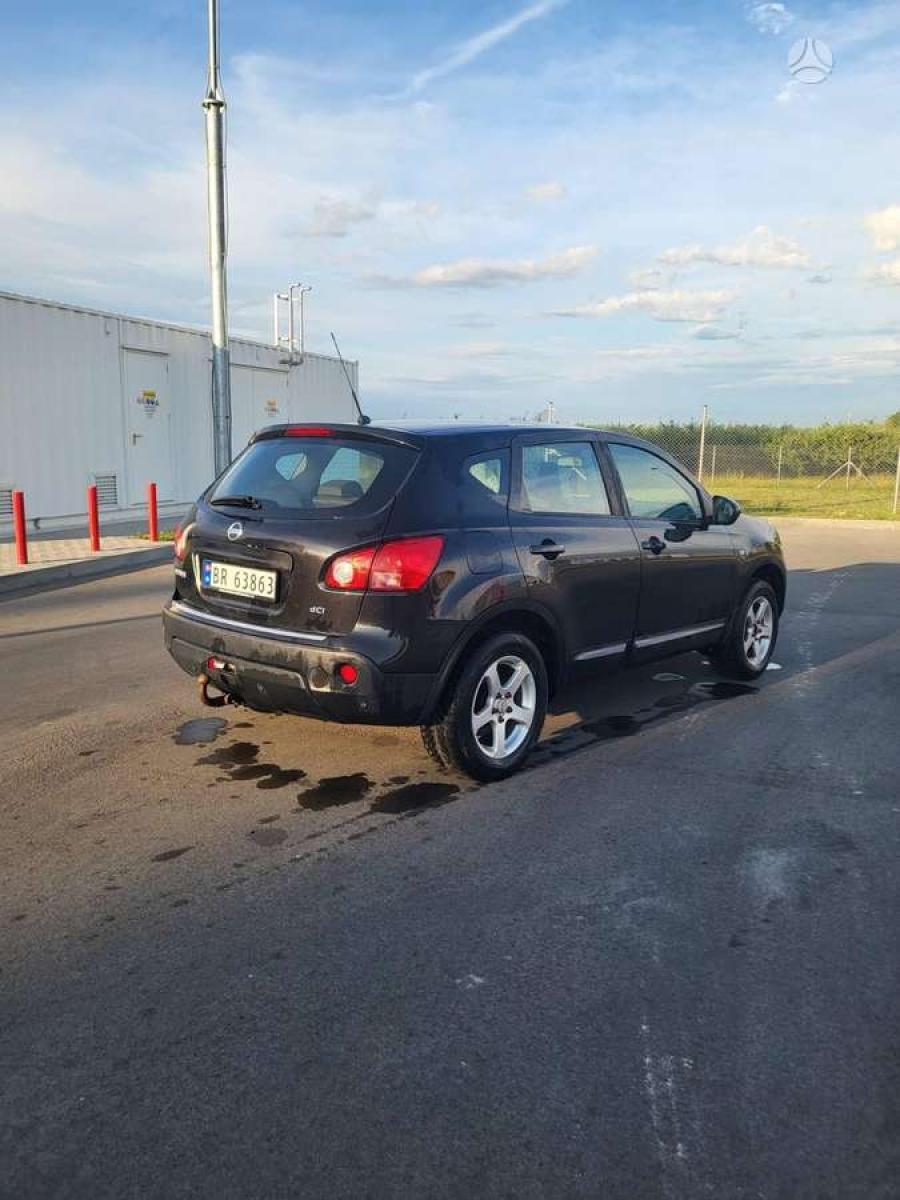 Black Nissan Qashqai 2008 in Pasvalys, with an engine capacity of 2.00 L and mileage of 274 thousand km for 2400 €, photo 3 on AUTOMOTO.COM.LV