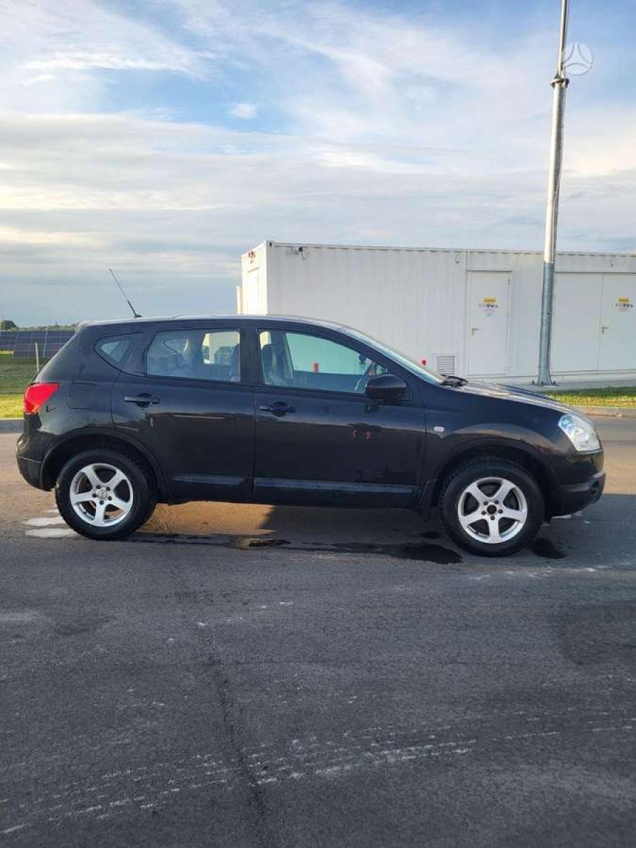 Black Nissan Qashqai 2008 in Pasvalys, with an engine capacity of 2.00 L and mileage of 274 thousand km for 2400 €, photo 4 on AUTOMOTO.COM.LV