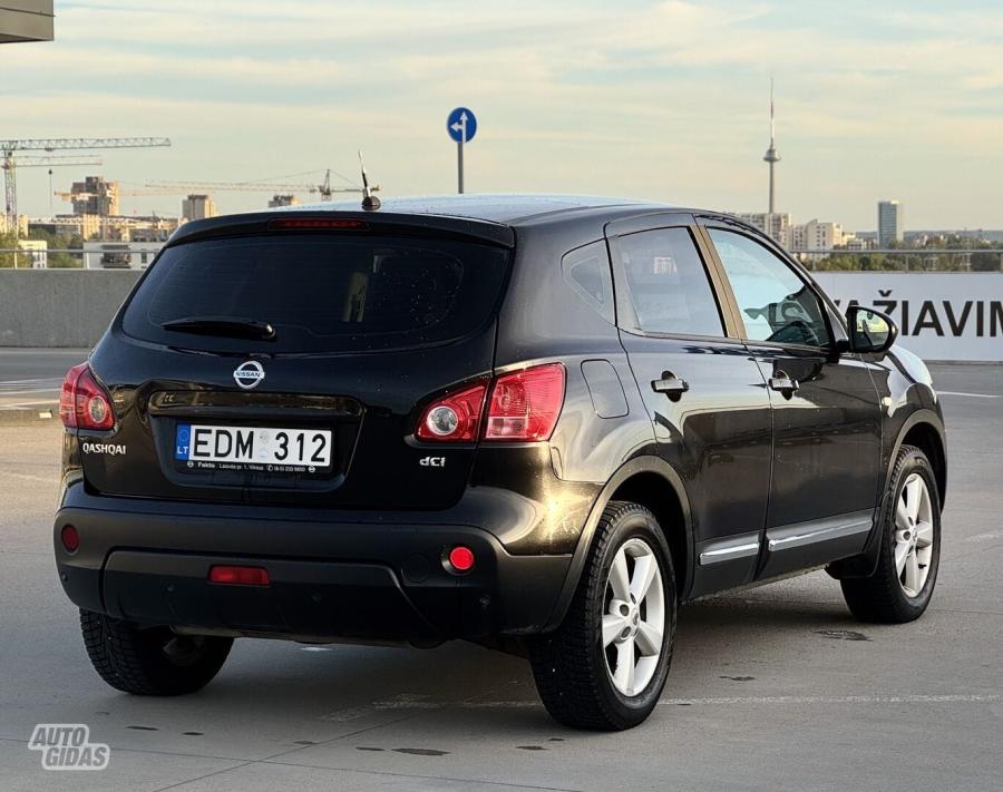 Black Nissan Qashqai 2008 in Vilnius, with an engine capacity of 1.50 L and mileage of 237 thousand km for 2000 €, photo 5 on AUTOMOTO.COM.LV