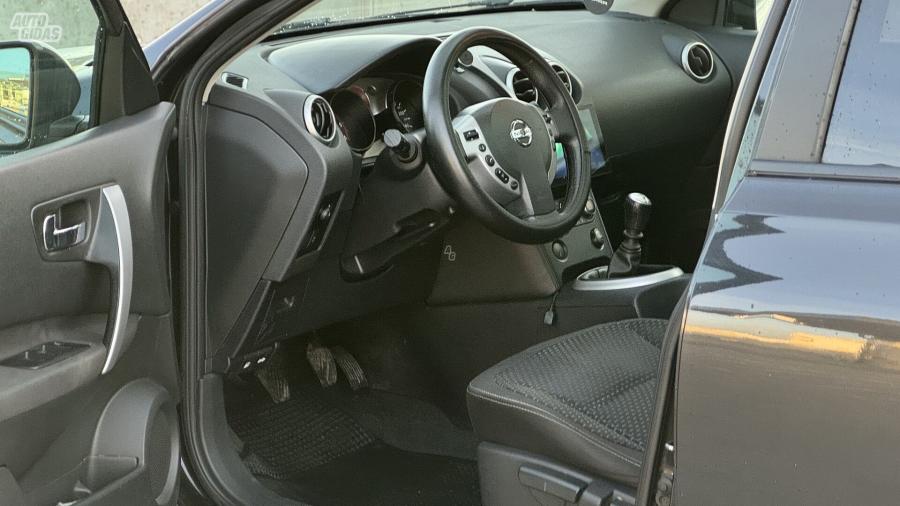 Black Nissan Qashqai 2008 in Vilnius, with an engine capacity of 1.50 L and mileage of 237 thousand km for 2000 €, photo 6 on AUTOMOTO.COM.LV