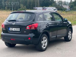 Black Nissan Qashqai 2008 in Riga, with an engine capacity of 1.50 L and mileage of 286 thousand km for 2690 €, photo 4 on AUTOMOTO.COM.LV