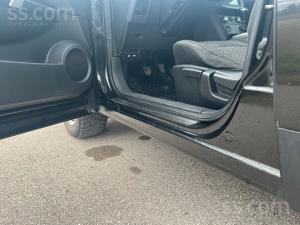 Black Nissan Qashqai 2008 in Riga, with an engine capacity of 1.50 L and mileage of 286 thousand km for 2690 €, photo 5 on AUTOMOTO.COM.LV