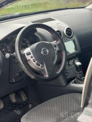 Black Nissan Qashqai 2008 in Riga, with an engine capacity of 1.50 L and mileage of 286 thousand km for 2690 €, photo 6 on AUTOMOTO.COM.LV