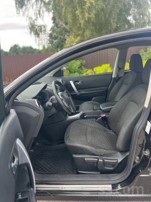 Black Nissan Qashqai 2008 in Riga, with an engine capacity of 1.50 L and mileage of 286 thousand km for 2690 €, photo 8 on AUTOMOTO.COM.LV