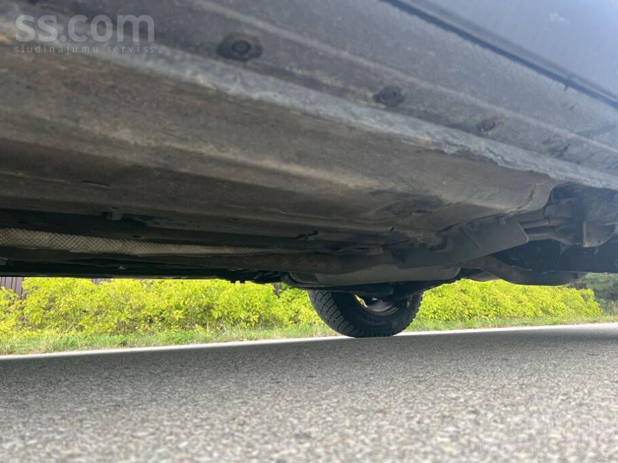 Black Nissan Qashqai 2008 in Riga, with an engine capacity of 1.50 L and mileage of 286 thousand km for 2690 €, photo 11 on AUTOMOTO.COM.LV