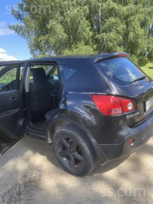 Melns Nissan Qashqai 2008 Bauska, ar dzinēja tilpumu 2.00 L un nobraukumu 267 tūkst. km par 2500 €, foto 5 vietnē AUTOMOTO.COM.LV